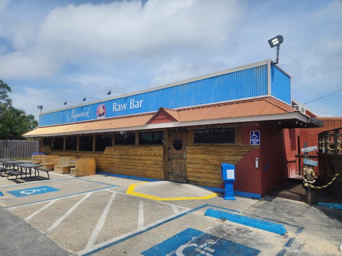 Shipwreck Raw Bar - LuxeSleeps